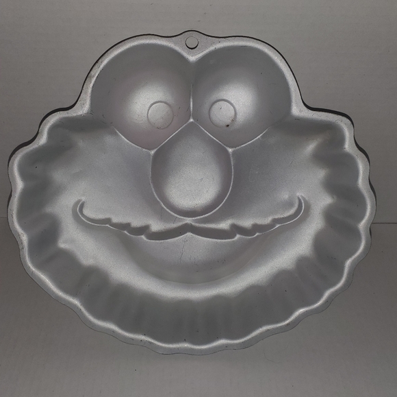 Wilton | Kitchen | Sesame Street Wilton Elmo Face Cake Pan | Poshmark